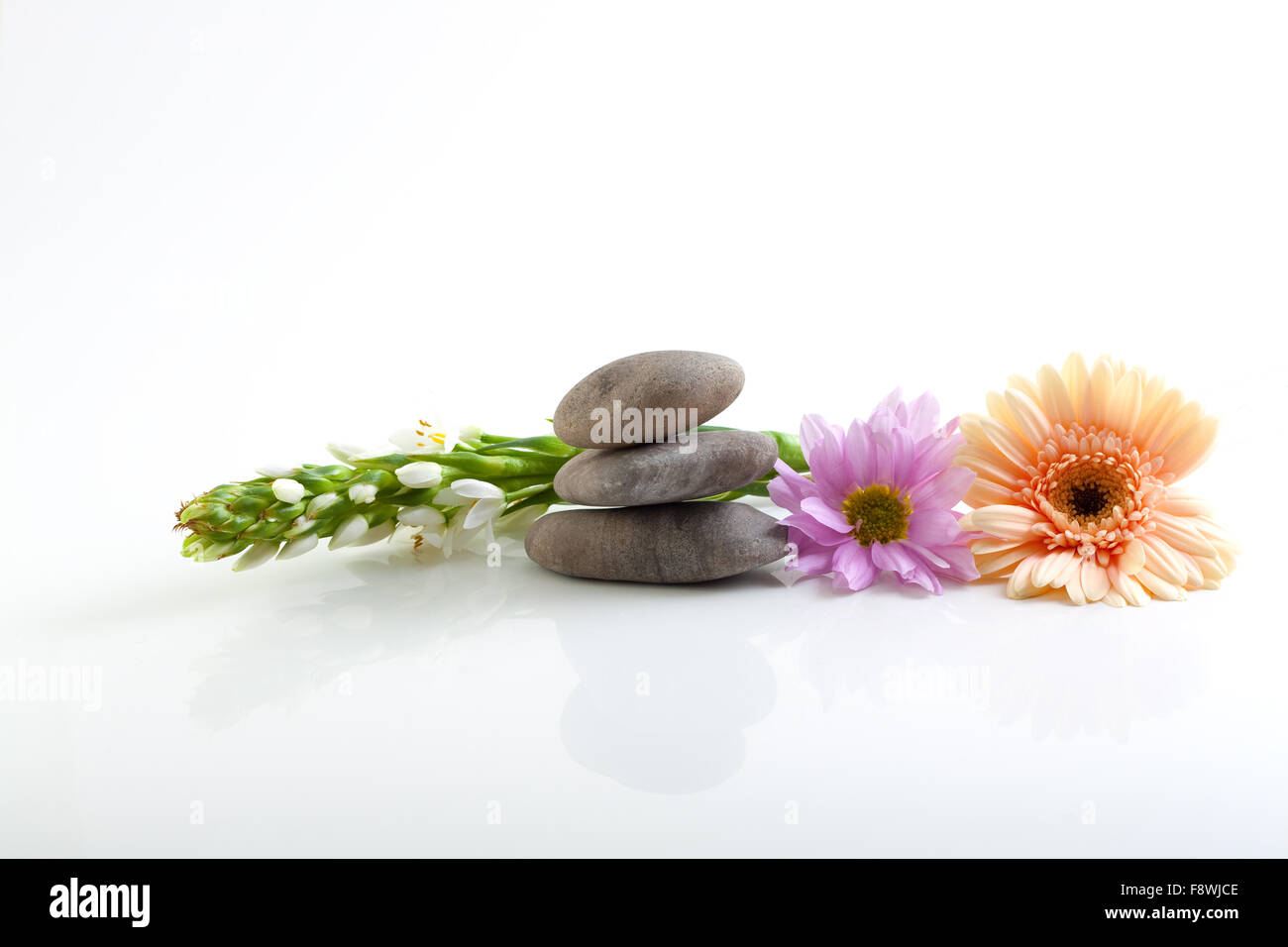 Flowers and stones - spa theme Stock Photo - Alamy