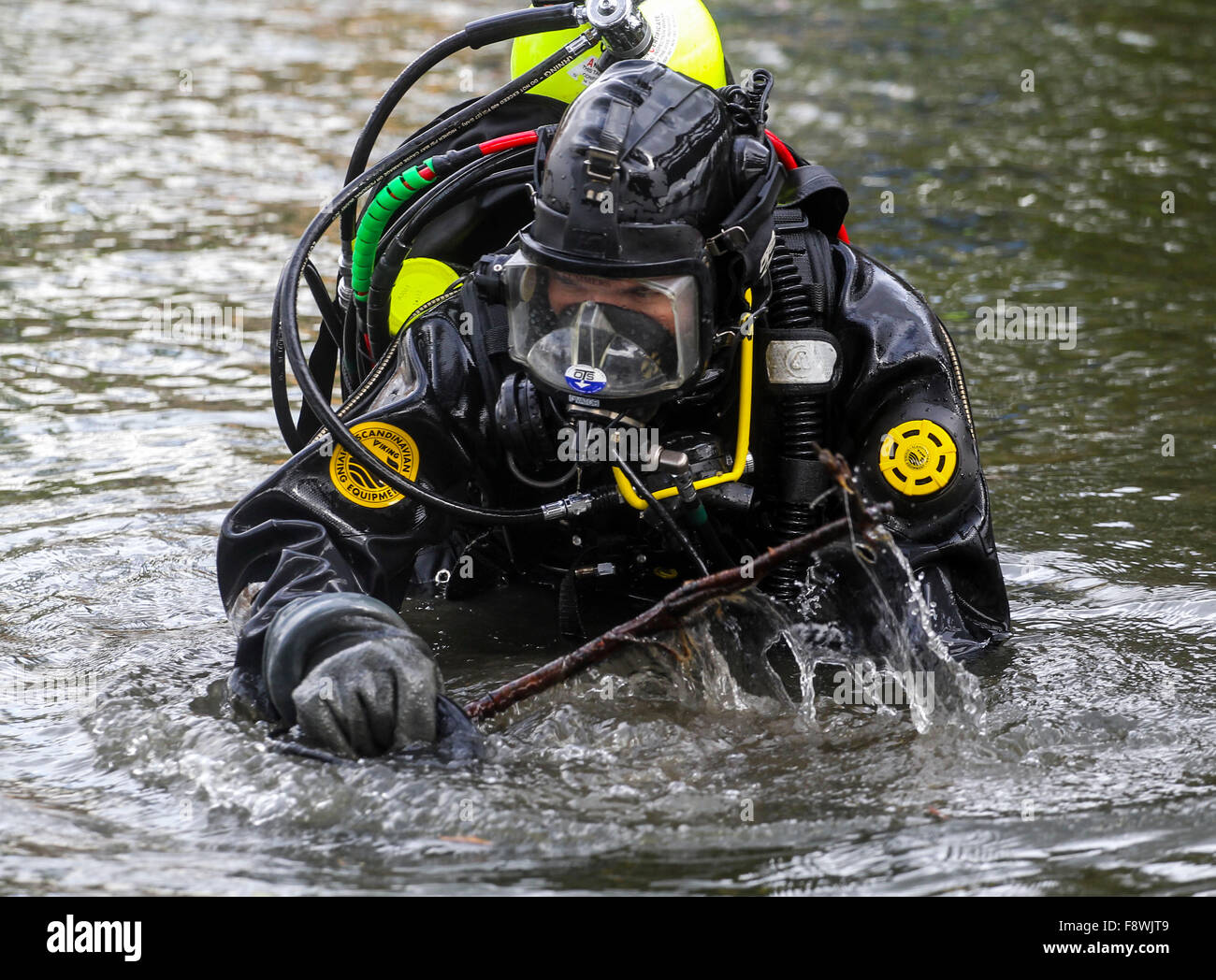 San Bernardino, California, USA. 11th Dec, 2015. An FBI dive team ...