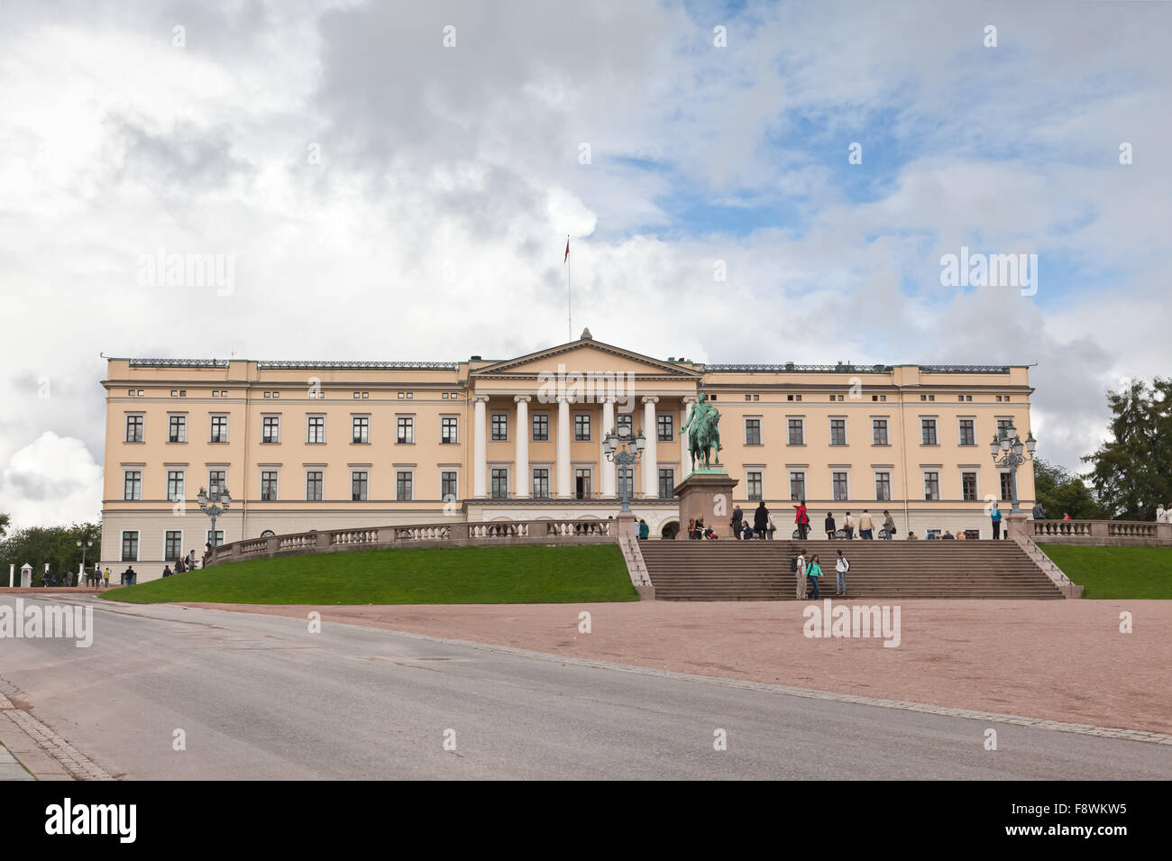 Slottet Royal Palace in central Oslo Stock Photo - Alamy