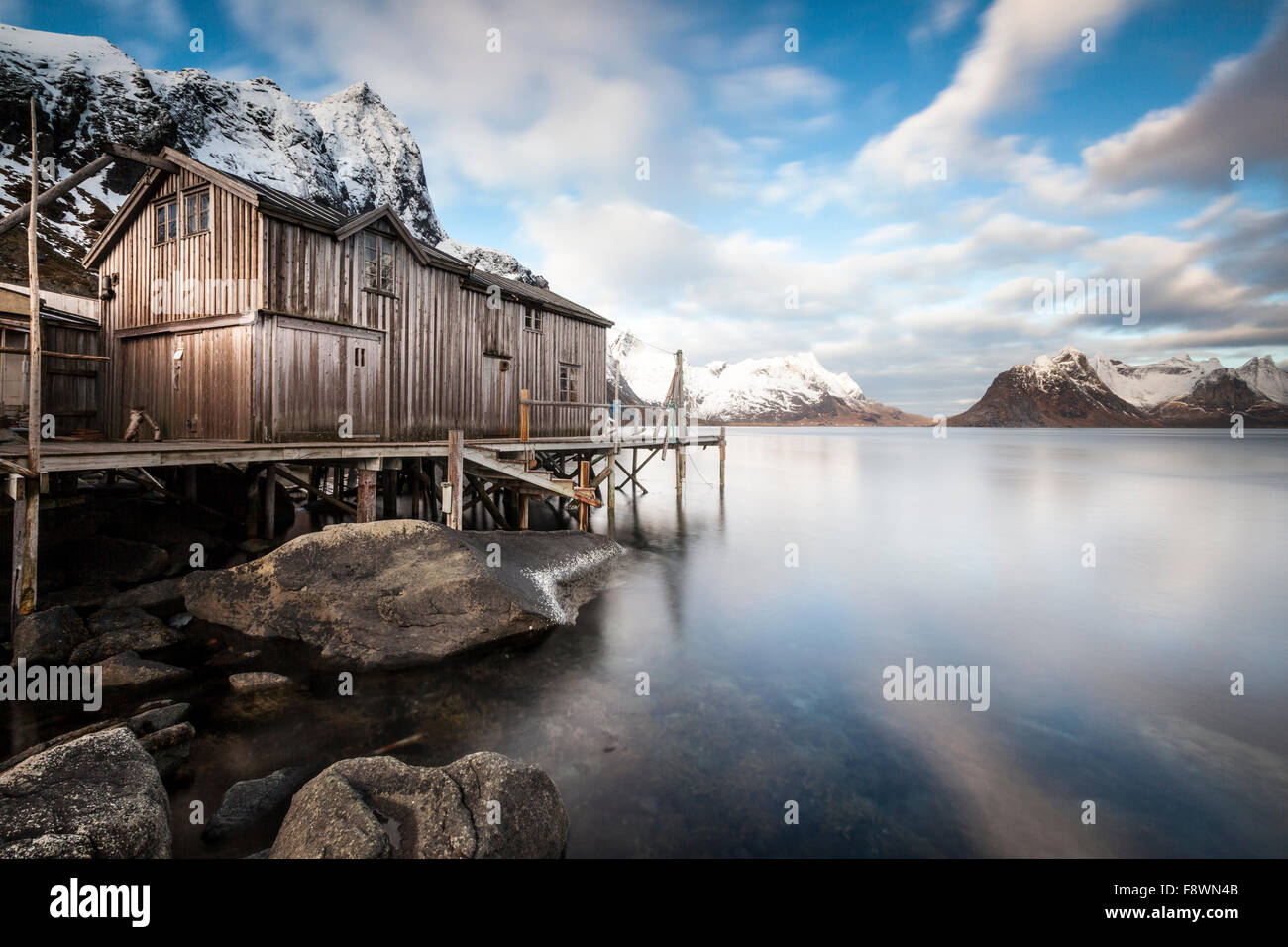 Cottage in winter by the fishing village Reine, Reine Fjord, Moskenesøy ...