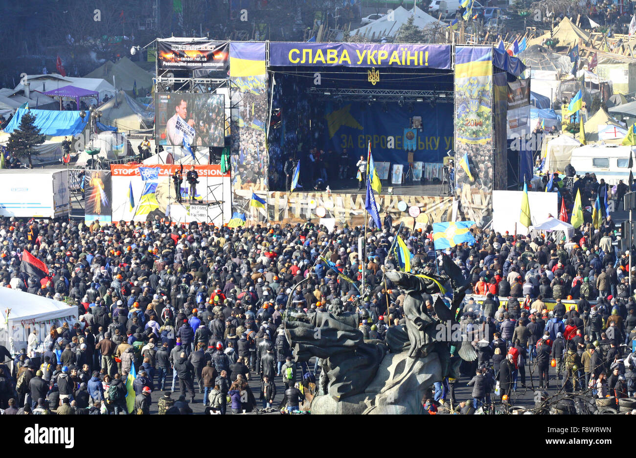 KYIV, UKRAINE - FEBRUARY 21, 2014: Crowd of protesters at Maidan ...