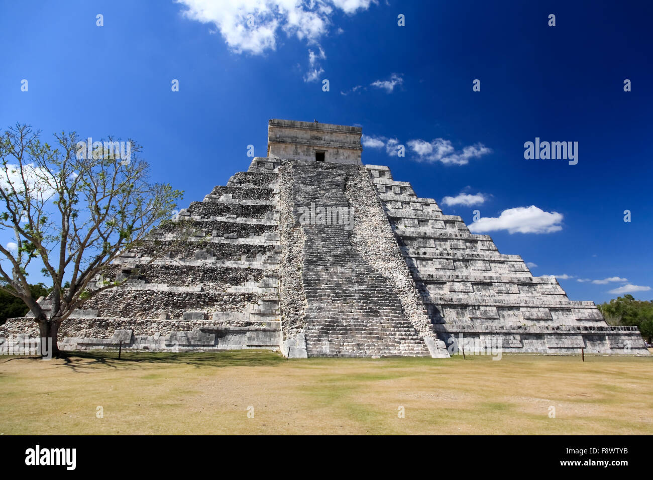 The temples of chichen itza temple in Mexico Stock Photo - Alamy