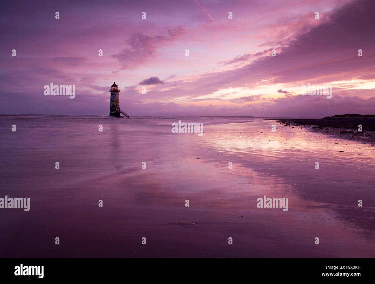Talacre Beach, Flintshire, North Wales. 6th December 2015. Sunrise at ...