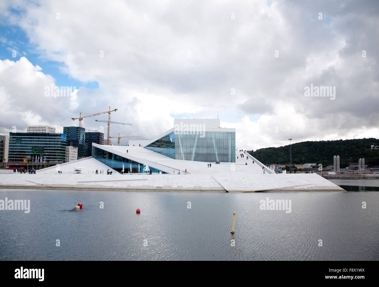 The operahouse in the harbor of Oslo Stock Photo - Alamy