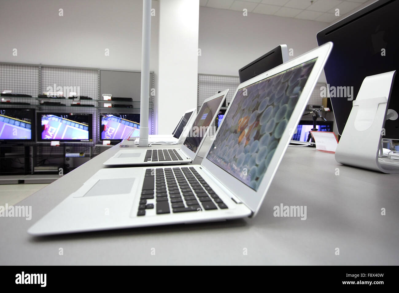 shop of computers Stock Photo - Alamy