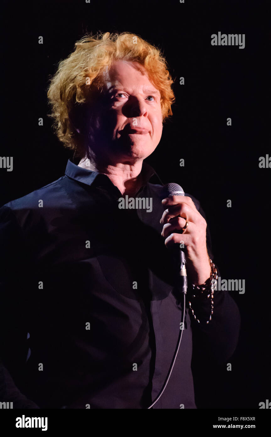 Simply red mick hucknall hi-res stock photography and images - Alamy