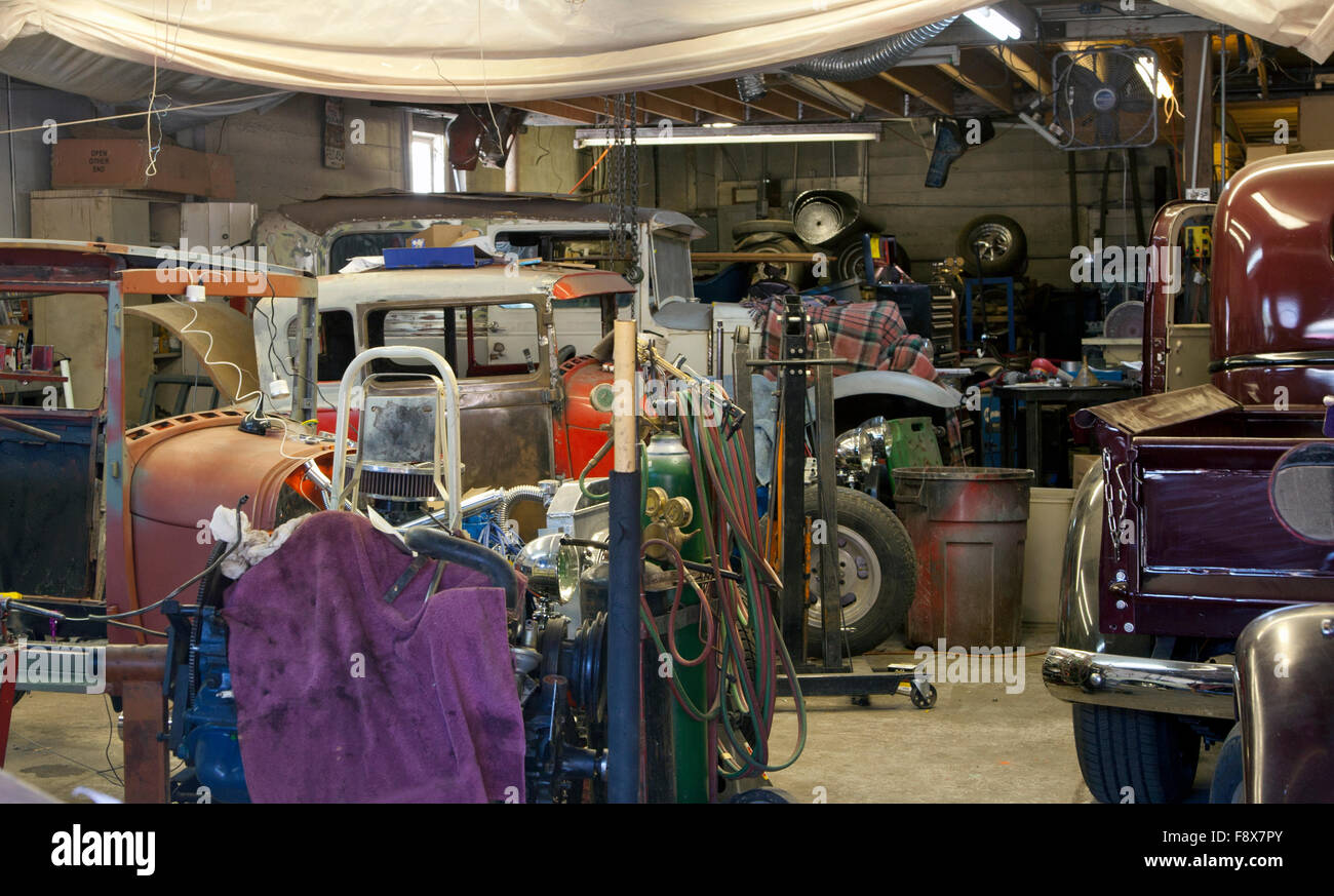 Interior of hot rod mechanic's shop, USA,2015 Stock Photo - Alamy