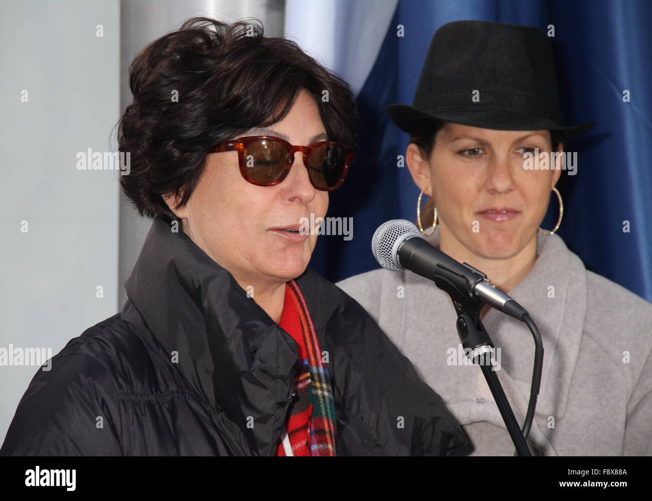 Tina sinatra hi-res stock photography and images - Alamy