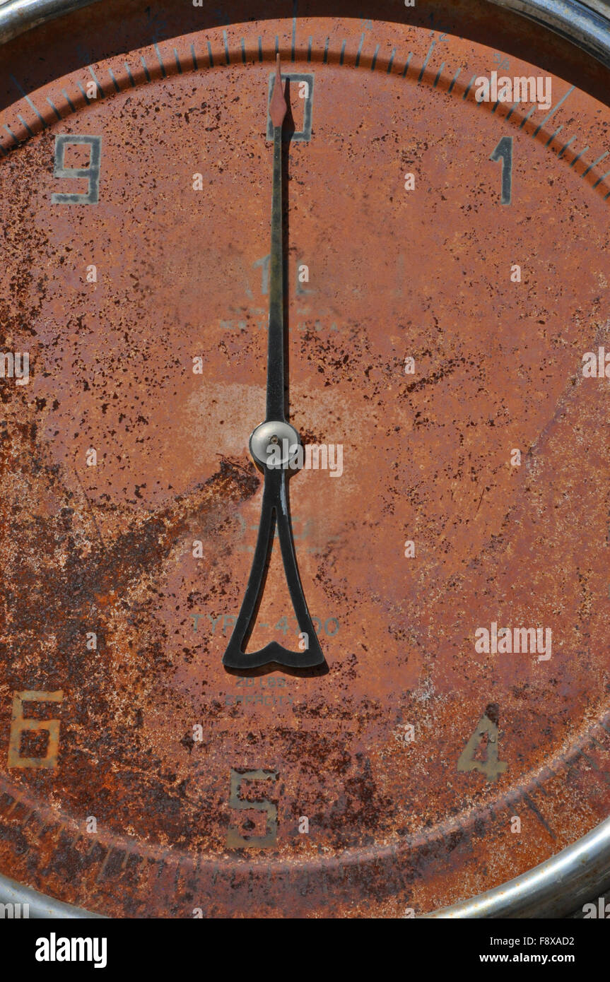 Old fashioned produce scale hi-res stock photography and images - Alamy