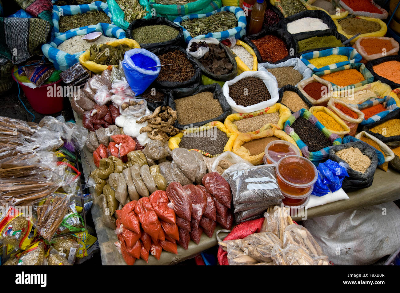 Spices on display hi-res stock photography and images - Alamy