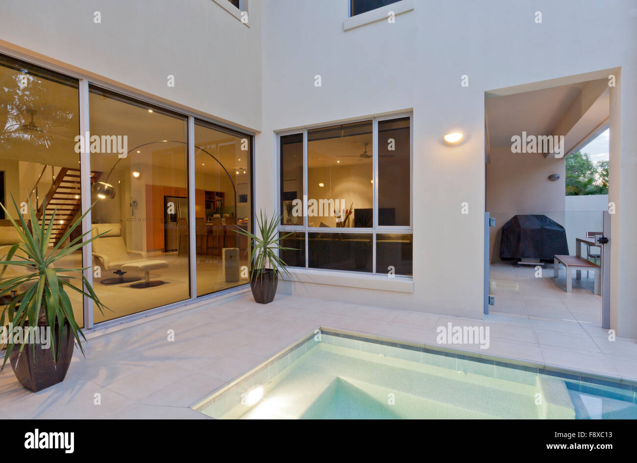 Modern house with living room overlooking the pool and backyard Stock ...