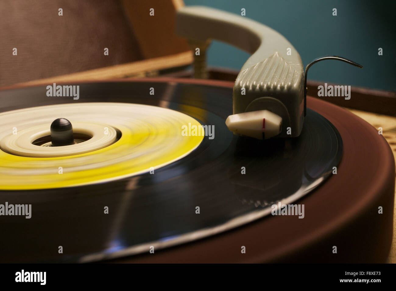Record player 1950s hi-res stock photography and images - Alamy