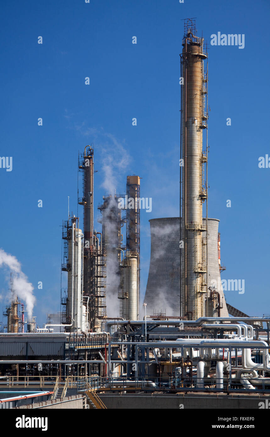 Oil refinery in Italy Stock Photo - Alamy