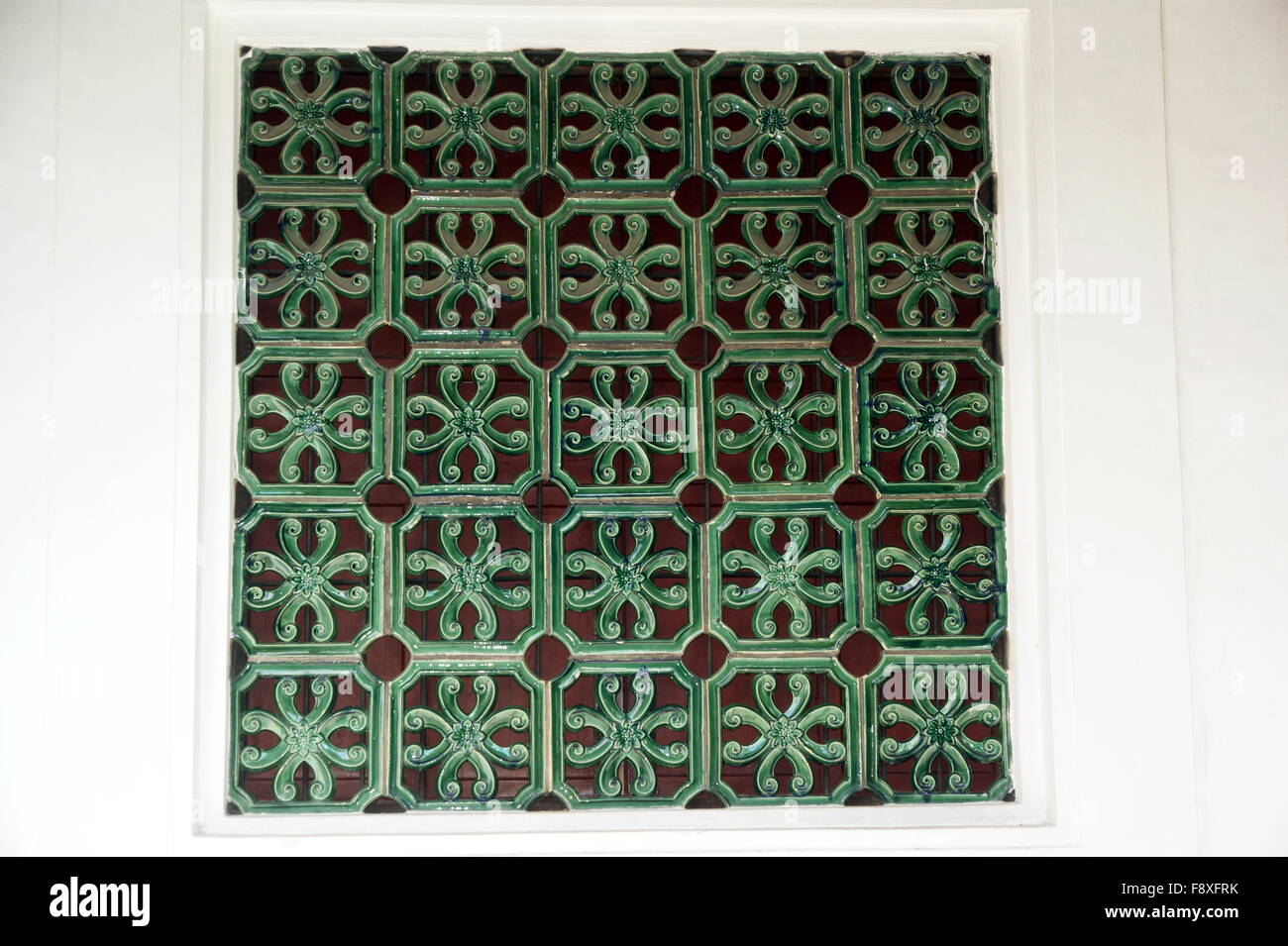 Windows of ancient Chinese architecture designs Stock Photo - Alamy