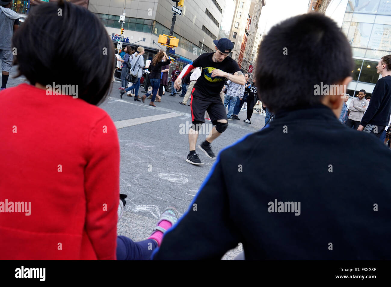 Hip hop dancer square hi-res stock photography and images - Alamy