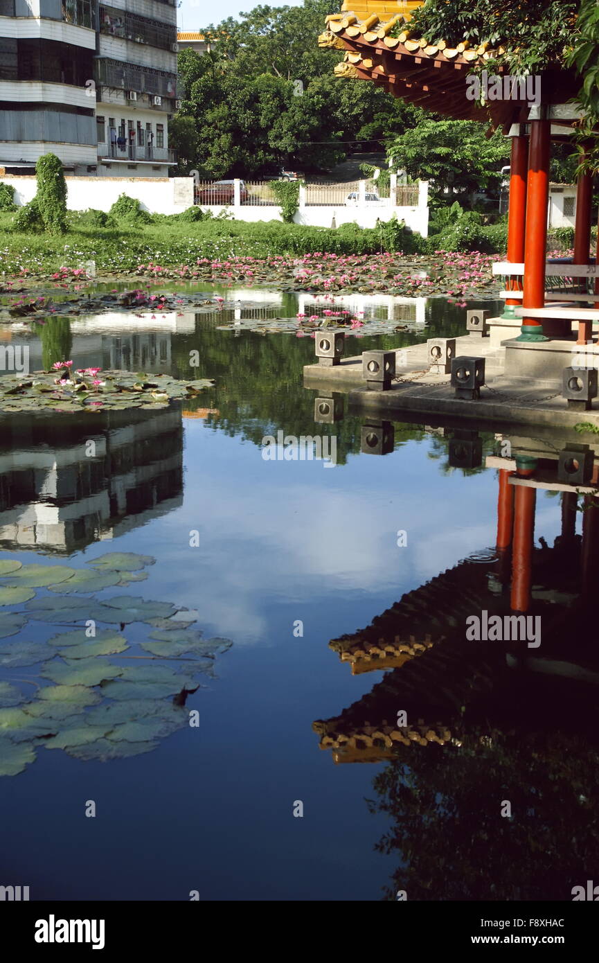 Chinese temple pond Stock Photo - Alamy