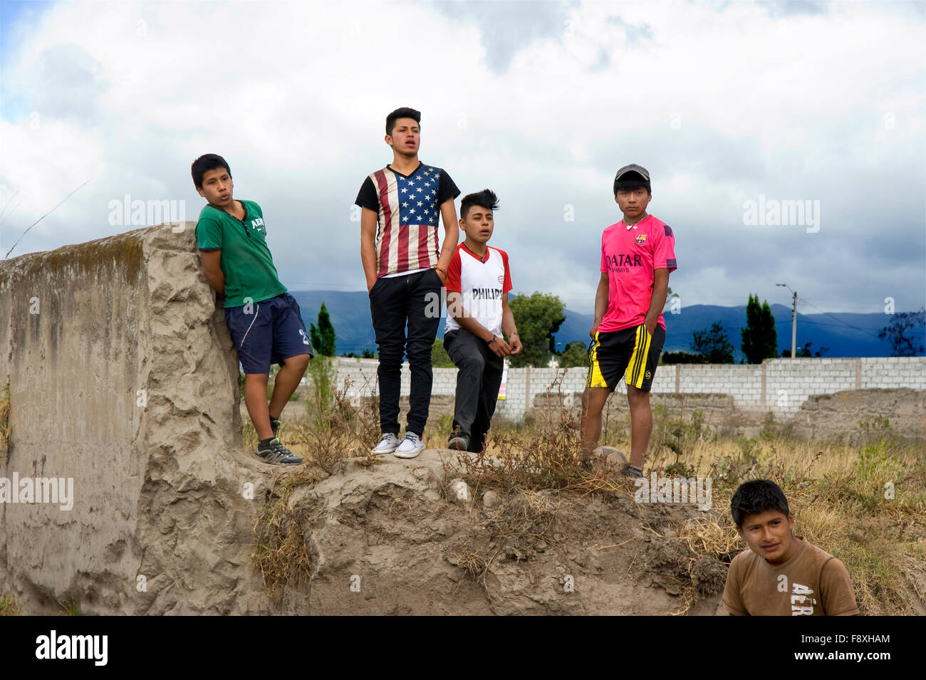 Ecuador boys hi-res stock photography and images - Alamy