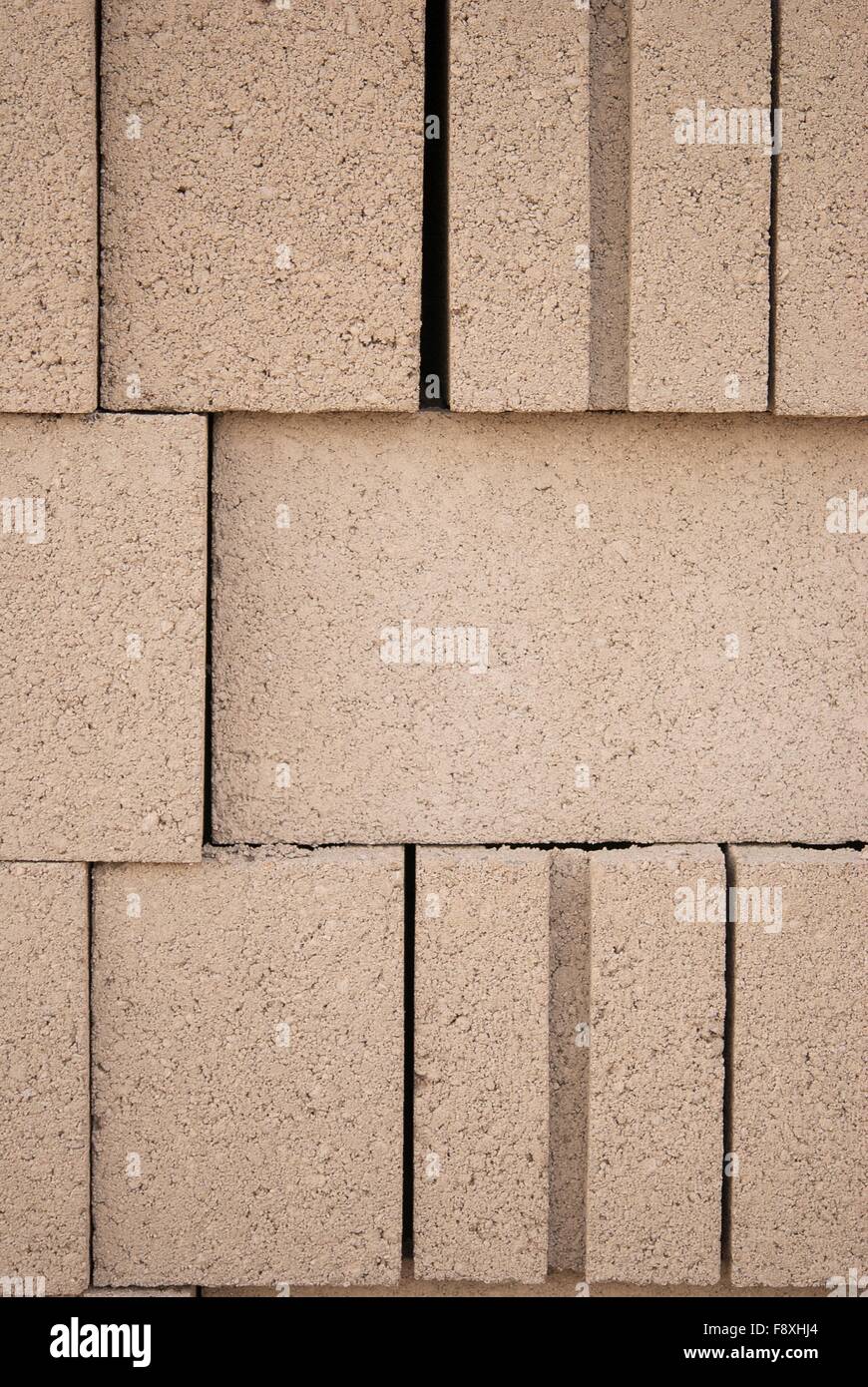 Cinder blocks hi-res stock photography and images - Alamy