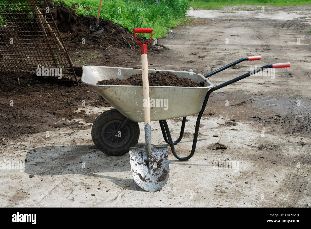 Drag bucket hi-res stock photography and images - Alamy