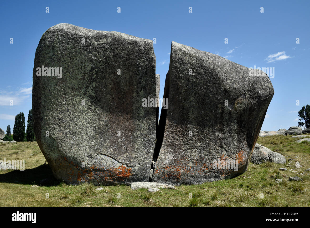 massive split rocks and boulders at stonehenge recreational reserve ...