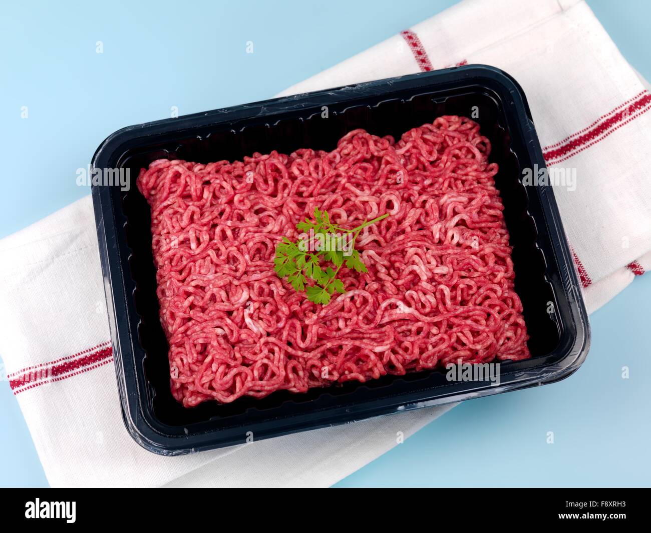 Minced beef supermarket pack hi-res stock photography and images - Alamy