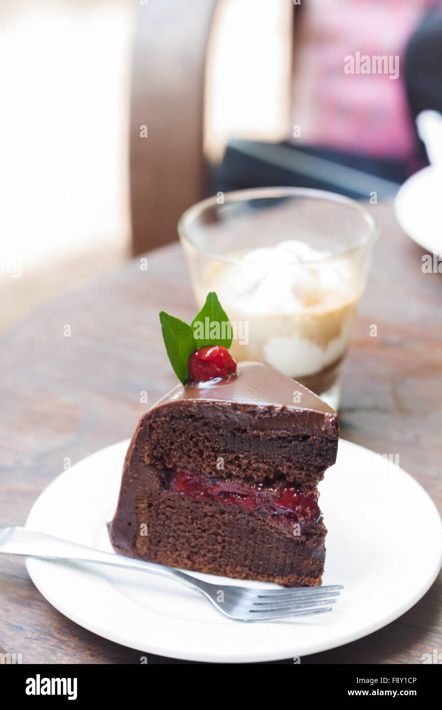 Chocolate cake piece plate hi-res stock photography and images - Alamy