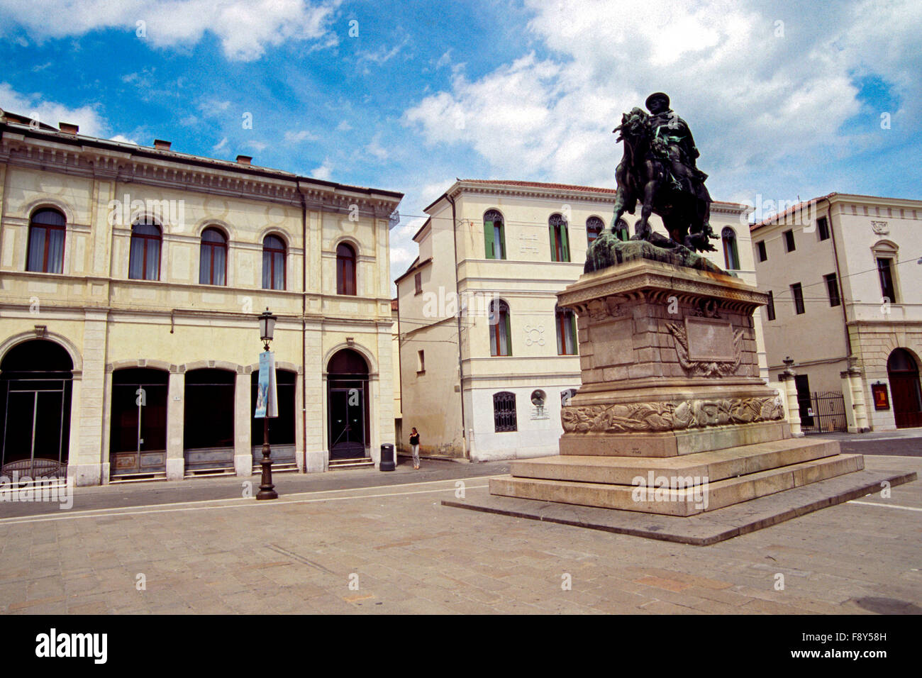Statue giuseppe garibaldi rovigo hi-res stock photography and images ...