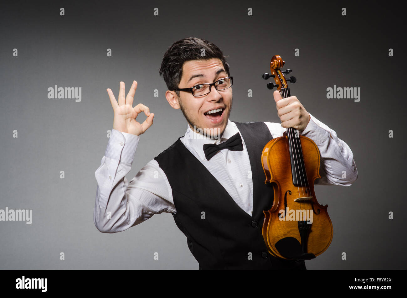 Funny violin player with fiddle Stock Photo - Alamy