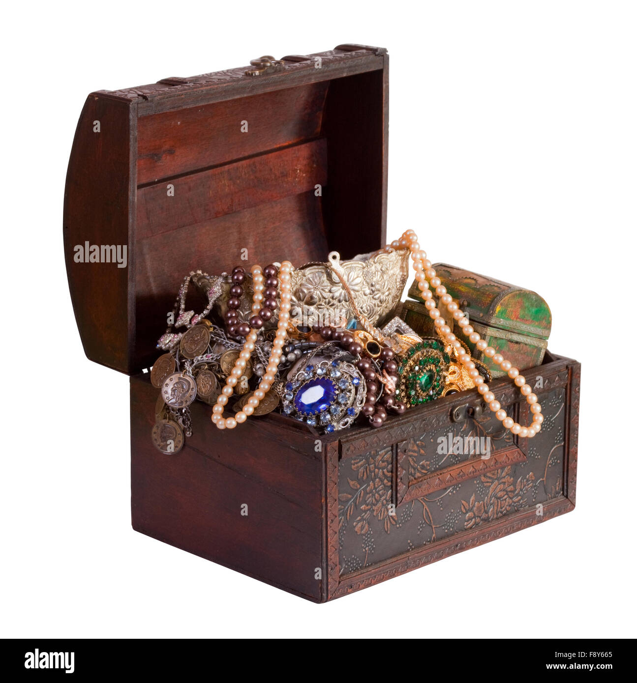 Wooden treasure trunk with jewellery, isolated with clipping path Stock ...