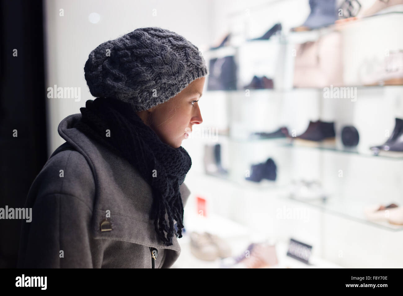 Woman window shopping Stock Photo - Alamy