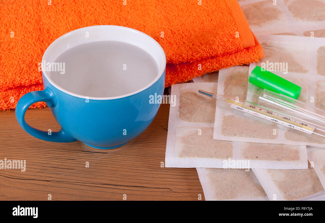 mustard leaf with towel and water is ready for use Stock Photo - Alamy