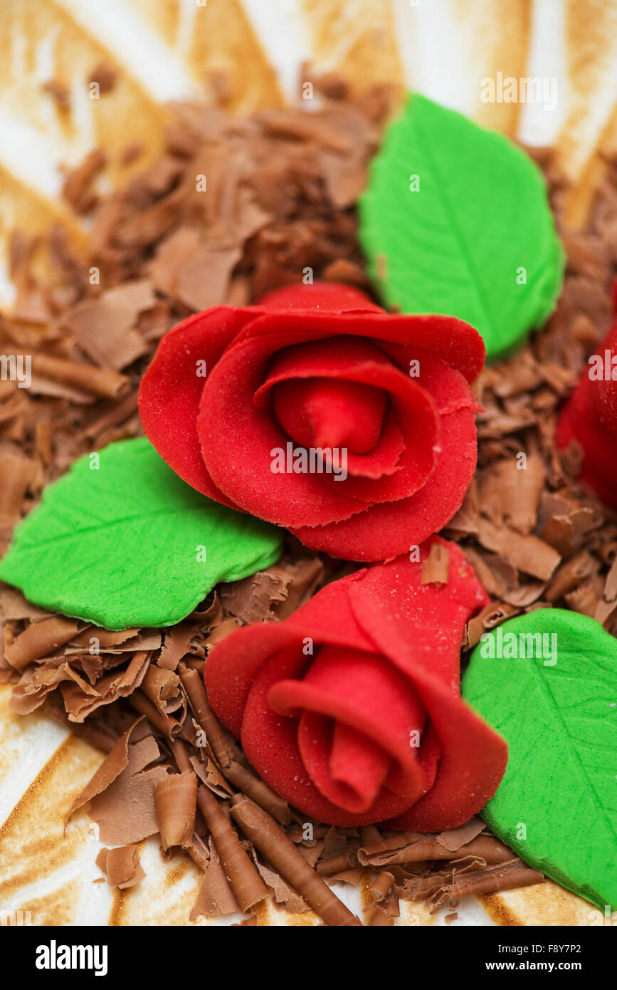 Topping of cake with cream Stock Photo - Alamy