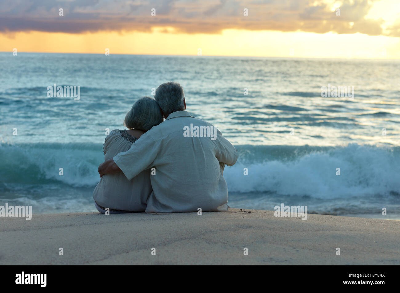 Elderly couple rest at tropical resort Stock Photo - Alamy