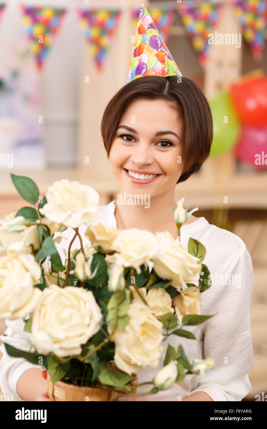 Young girl holding a flower bouquet Stock Photo - Alamy