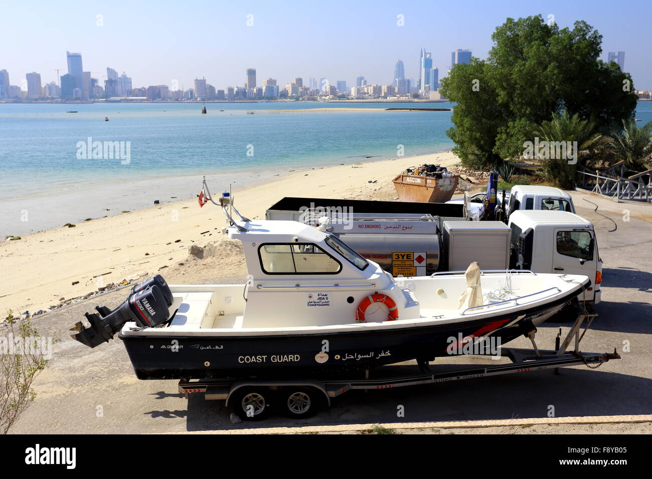 Bahrain coast guard hi-res stock photography and images - Alamy