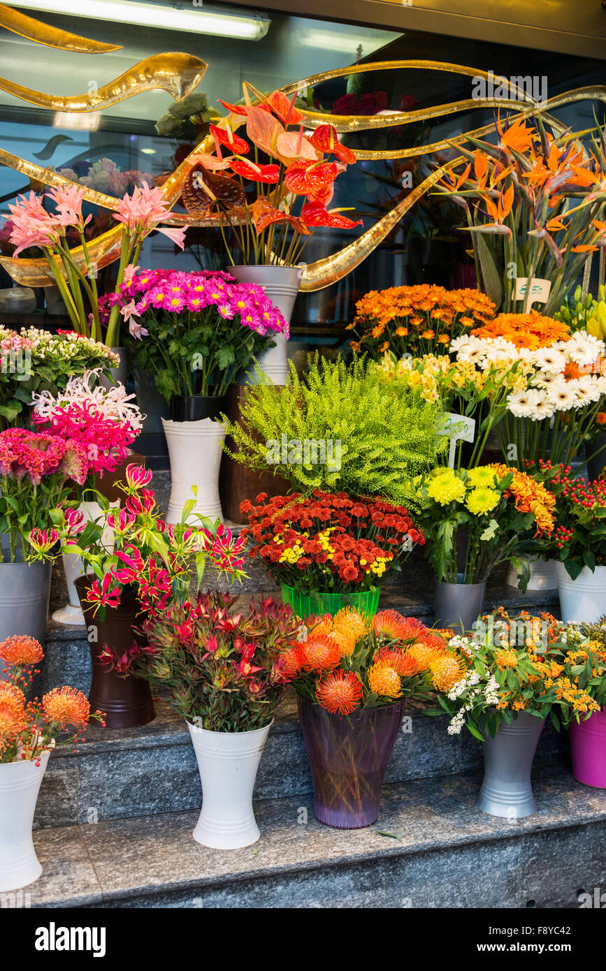 Street flower shop with colourful flowers Stock Photo - Alamy