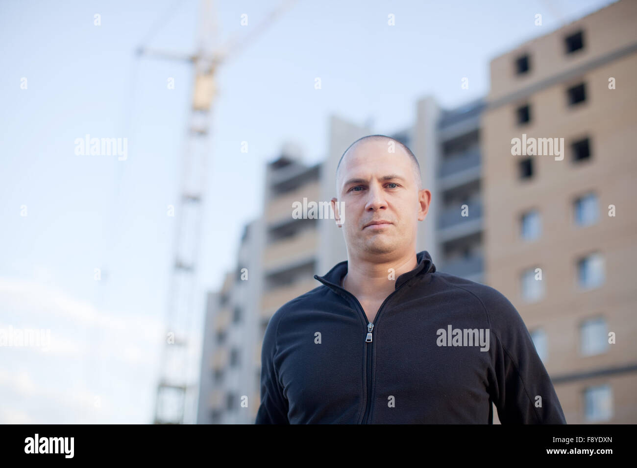 Hunky builder hi-res stock photography and images - Alamy