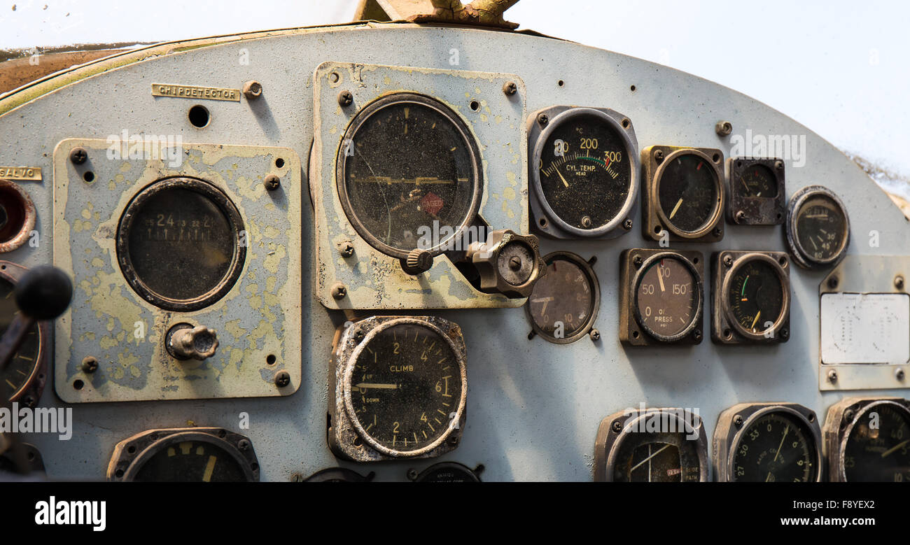Old airplane cockpit hi-res stock photography and images - Alamy