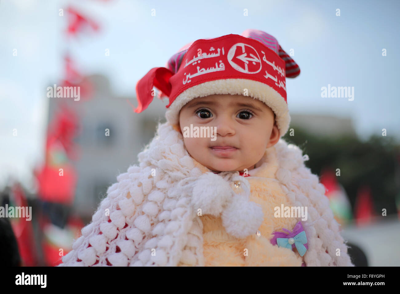 Gaza City, The Gaza Strip, Palestine. 12th Dec, 2015. Palestinian girl ...