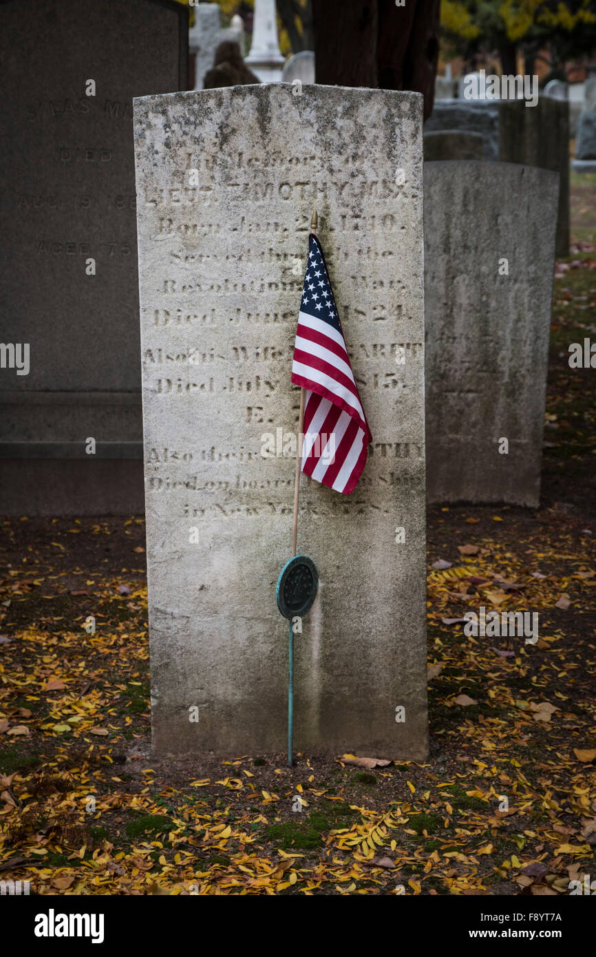 Old tombstone with American flag Stock Photo - Alamy