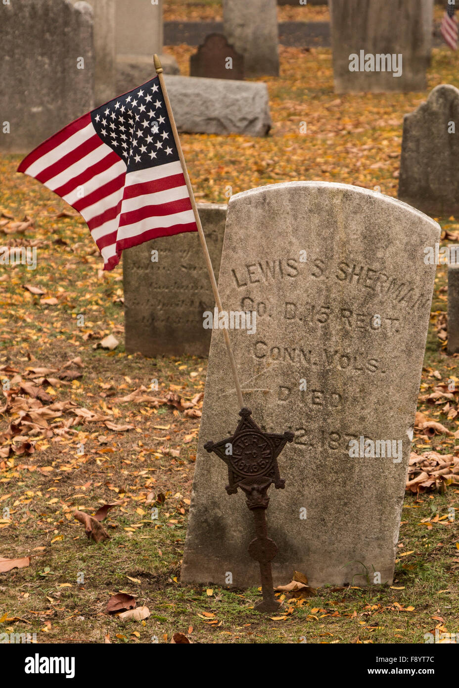 Civil War veteran's tombstone with an American flag Stock Photo - Alamy
