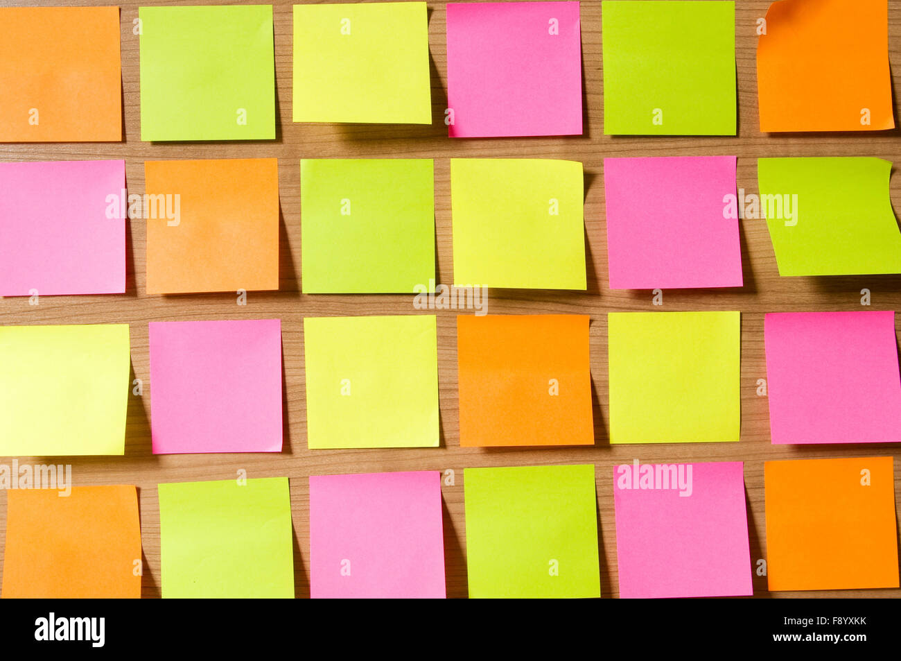 Many reminder notes on the wooden background Stock Photo - Alamy