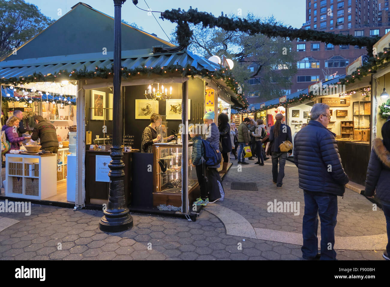Dusk time market hi-res stock photography and images - Alamy
