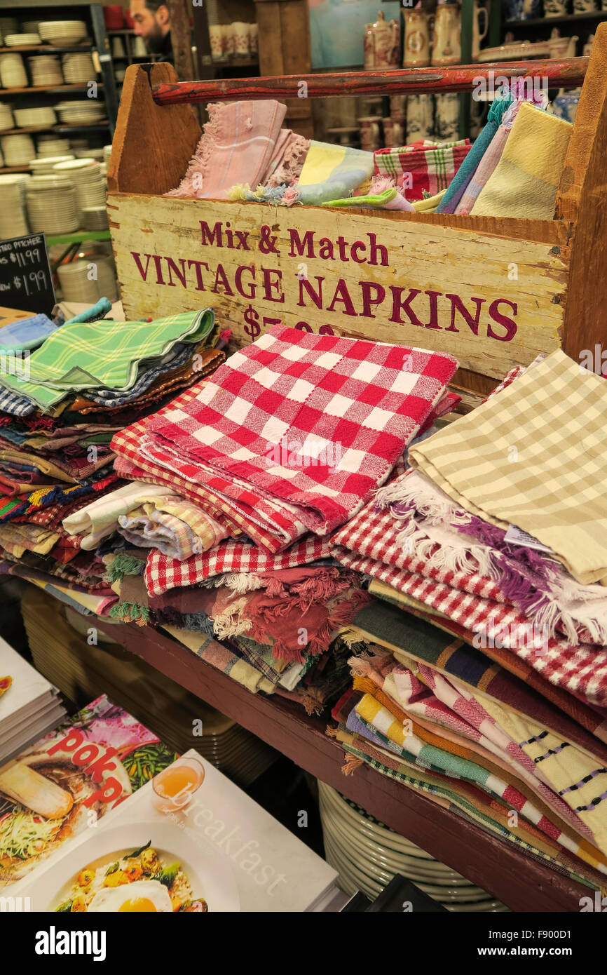 Vintage home goods hi-res stock photography and images - Alamy