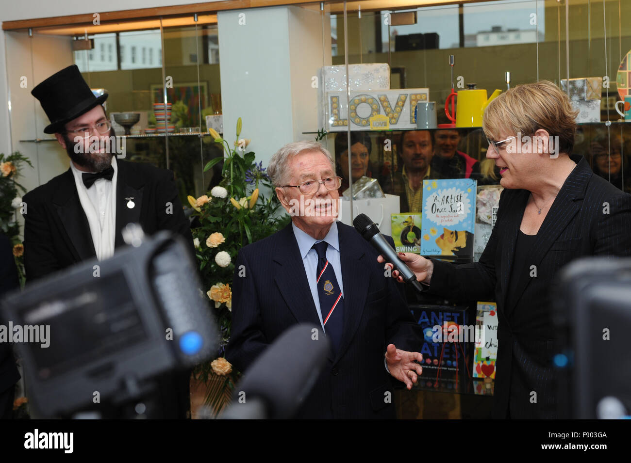 Comedian, actor and writer Eddie Izzard (right) and his father, John ...