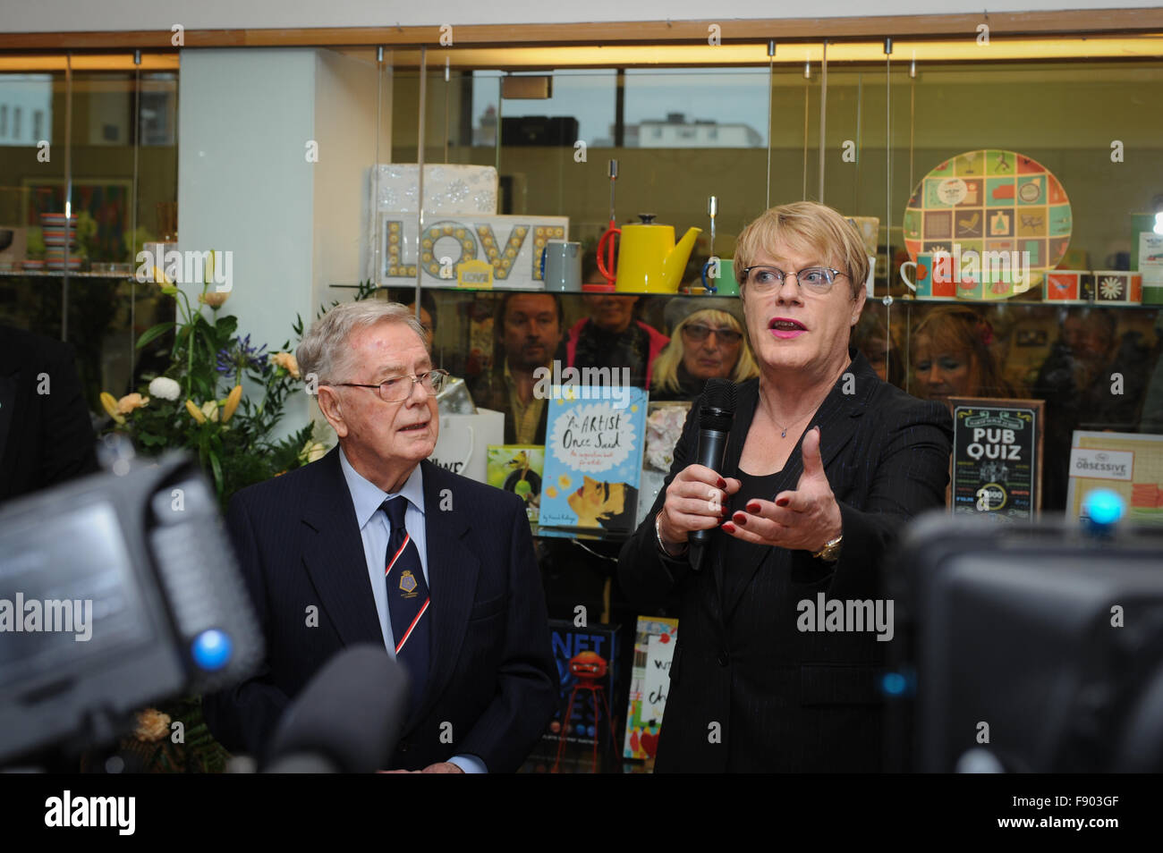Comedian, actor and writer Eddie Izzard (right) and his father, John ...