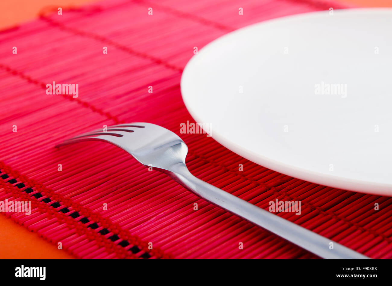 Empty plate with utensils Stock Photo - Alamy