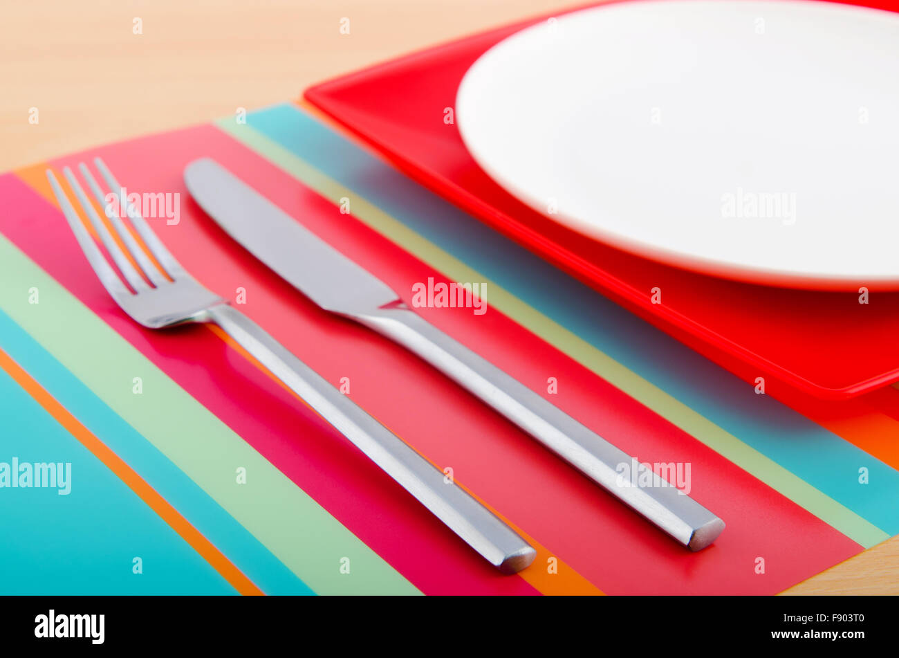 Empty plate with utensils Stock Photo - Alamy
