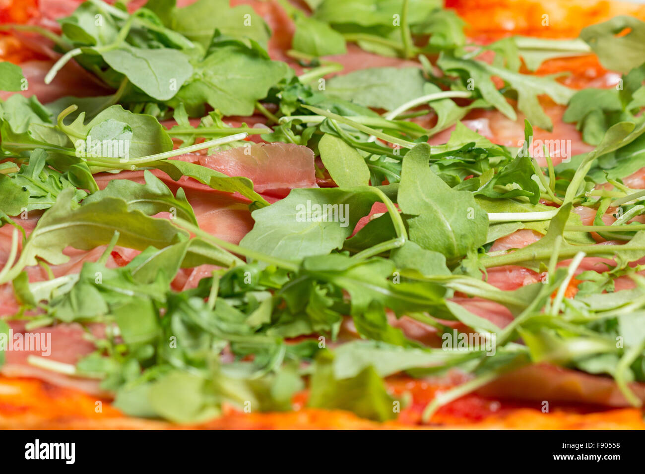 pizza with rocket salad Stock Photo - Alamy