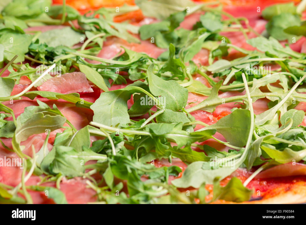 pizza with rocket salad Stock Photo - Alamy